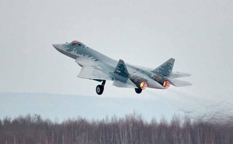 Vidéo : Avions de chasse Su-57 de cinquième génération livrés au Ministère de la Défense de la ...