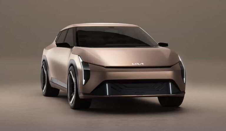 Kia EV4: Il futuro delle berline elettriche si avvicina con un design futuristico e tecnologia ...