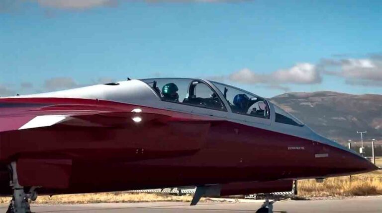Turkish Aircraft HURJET Breaks Sound Barrier in First Supersonic Flight ...