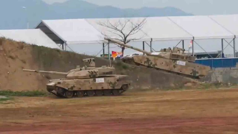 Video shows moment Chinese VT4 tank breaks down during demonstration at ...