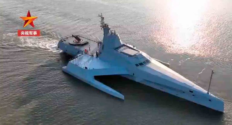 Video: China unveils the world's largest unmanned warship - Carro e motos
