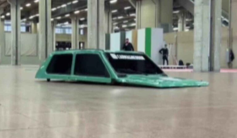 Italiener erschaffen das niedrigste Auto der Welt mit unsichtbaren ...