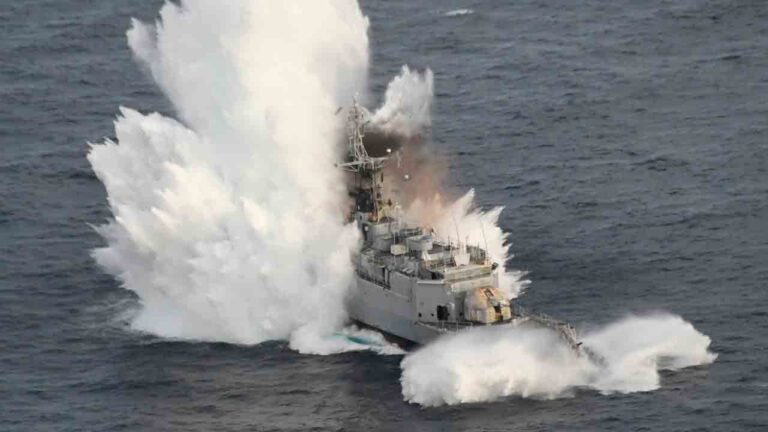 Video: French Nuclear Submarine Sinks Corvette in Advanced Torpedo ...