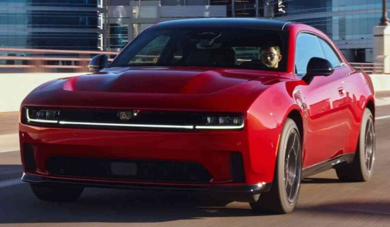 La Dodge Charger Sixpack à essence arrive en 2025 pour renforcer la ...