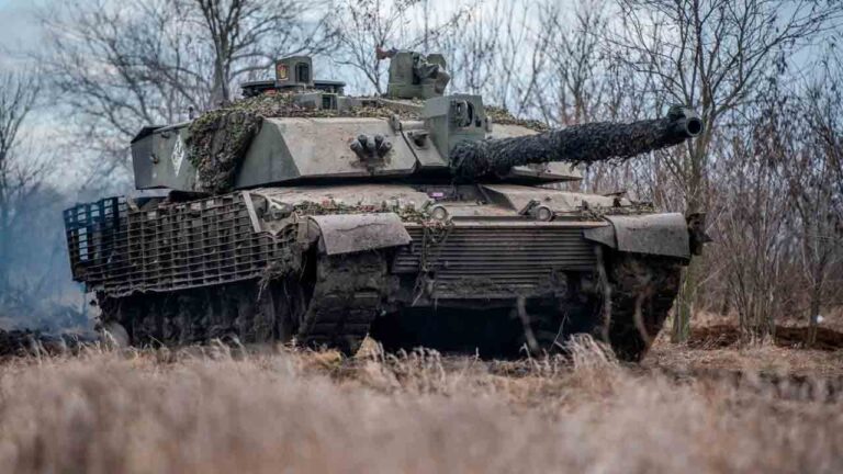 Vidéo : Un drone FPV à fibre optique attaque un char britannique ...