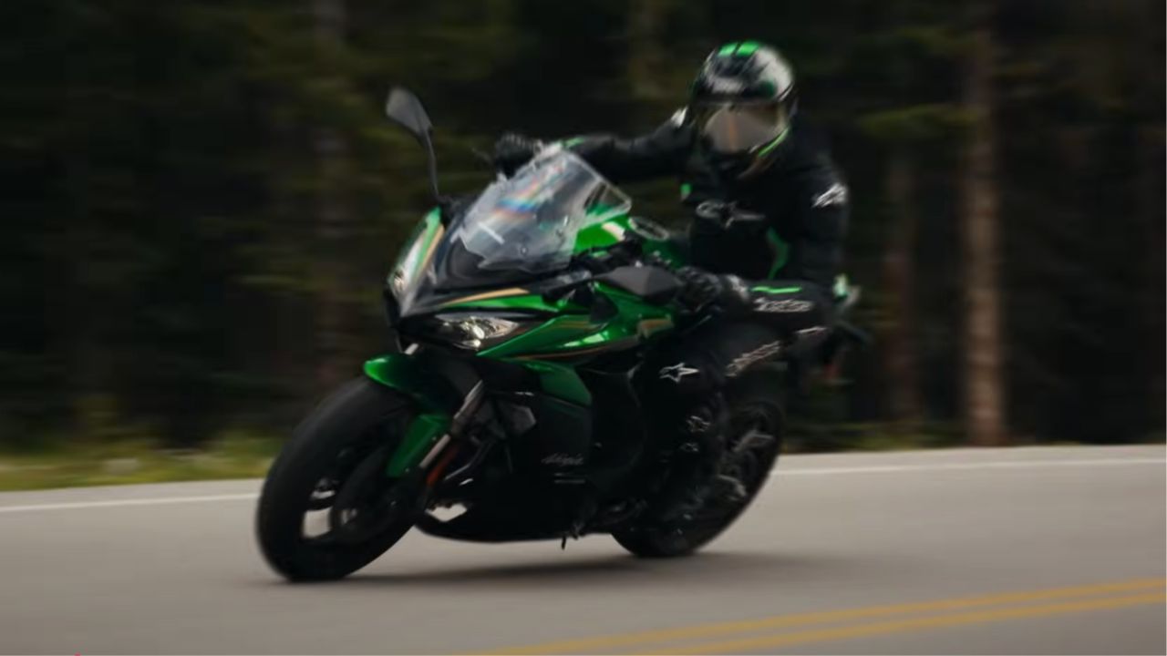 Kawasaki Ninja 1100 SX from Japan comes with factory-integrated dash ...