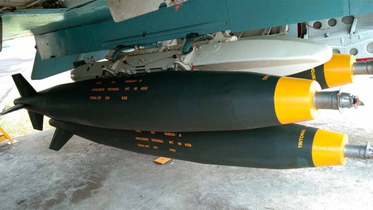 South Korean KF-16 Fighter Jets Accidentally Bomb City During Military Exercise - Carro e motos