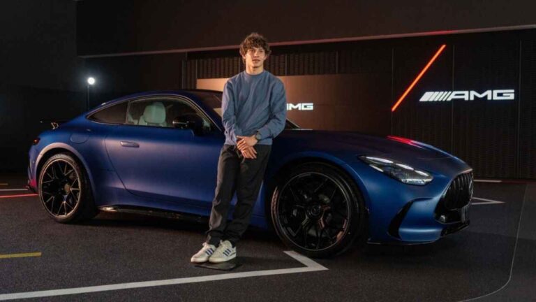 Kimi Antonelli riceve un'auto da 215.000 dollari da Mercedes, ma non può guidarla in Italia ...