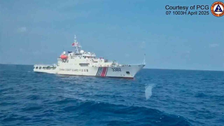 거의 충돌! 영상, 중국과 필리핀 선박 간의 충돌 장면 보여줌 - Carro e motos