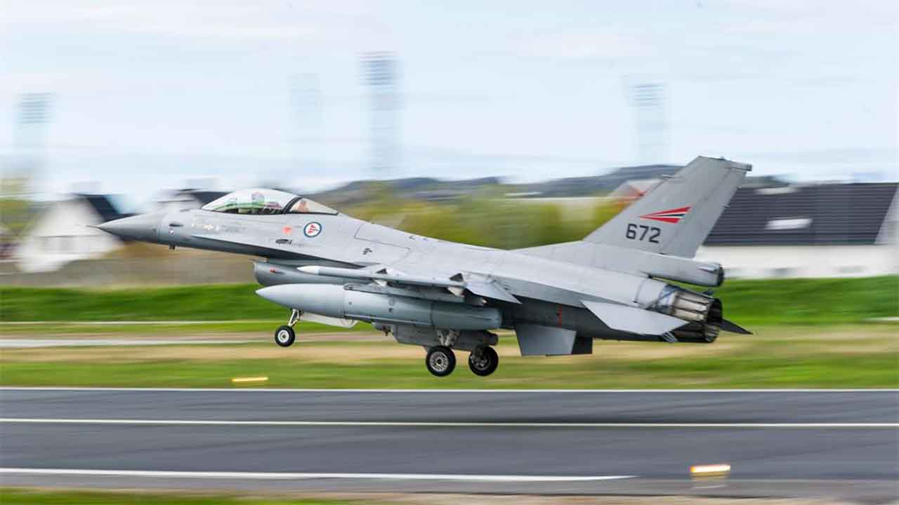 Norge vil levere alle F-16-kampfly lovet til Ukraine inden udgangen af 2025 - Carro e motos