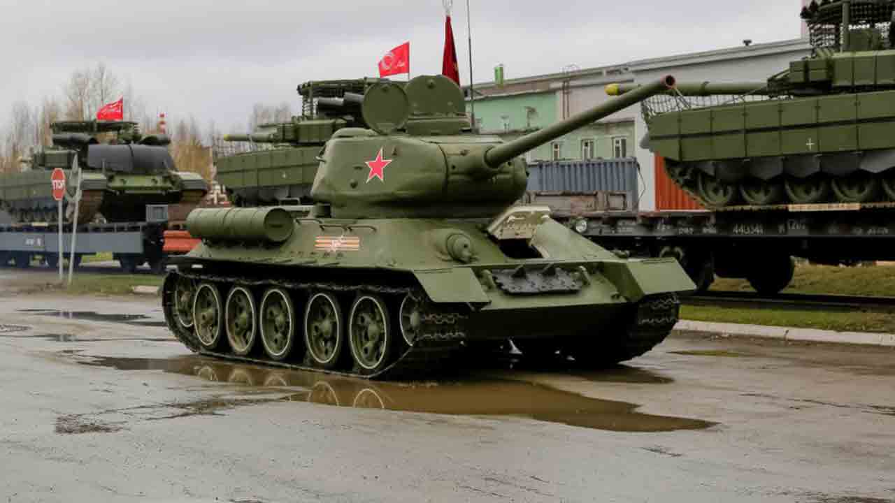 Video: Russia sends new batch of its most advanced tanks with updated ...
