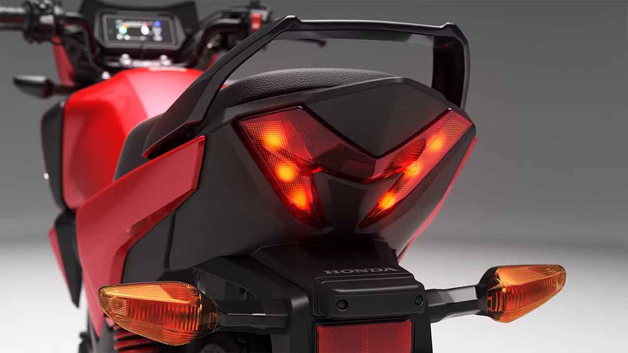 Honda CB 125 F 2026 debutta in Germania con avviamento automatico e ...