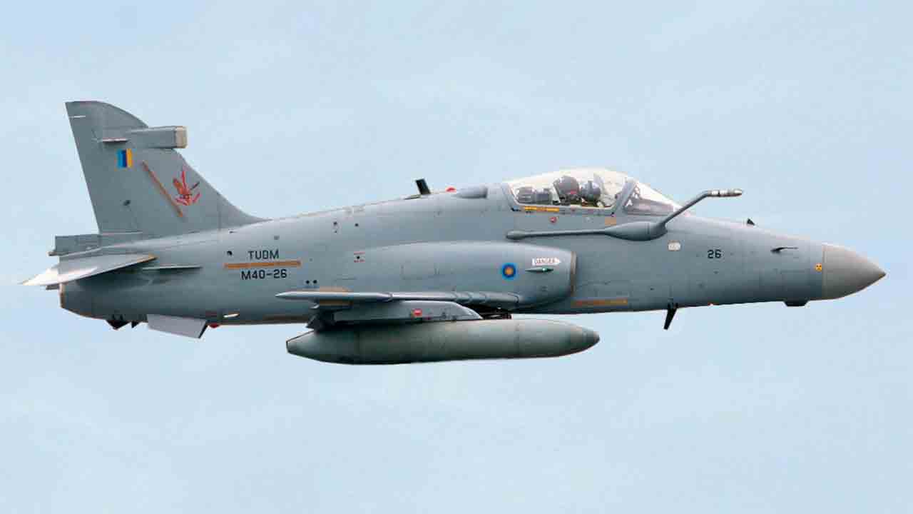 Video: Malaysisk luftvåbenfly laver nødlanding under luftøvelse - Carro ...