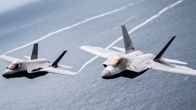 Trump announces new F-55 fighter jet and “Super” version of the F-22 ...