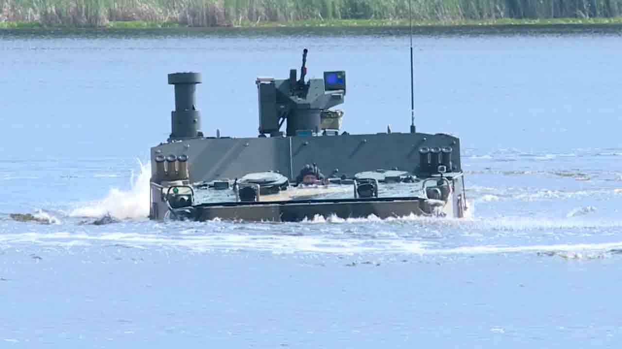 Video: Russia Begins Testing of the New Amphibious Armored Vehicle BT ...