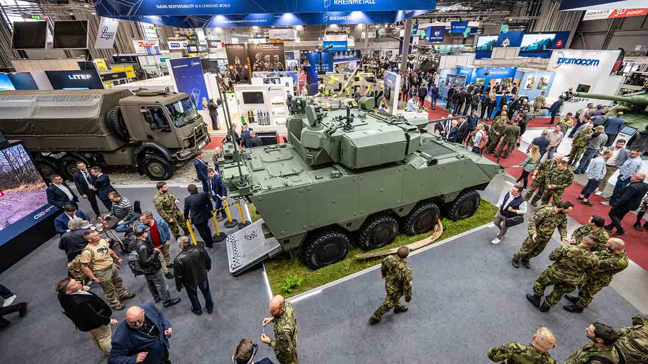 動画：チェコ軍、ボクサーやパトリアに匹敵する次世代装甲車を公開 - Carro e motos