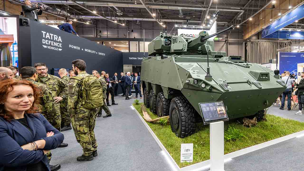 Video: Tschechisches Militär präsentiert Super-Panzerfahrzeug, das mit ...