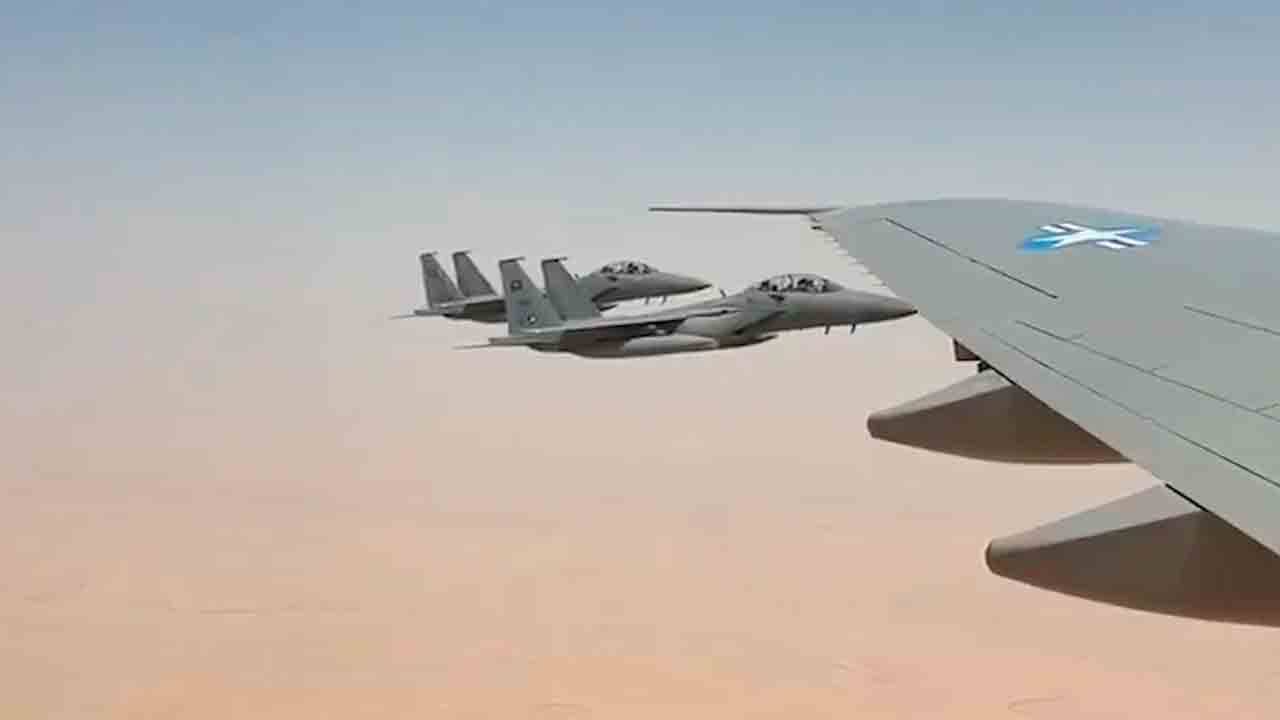Vídeo: Cazas F-15 escoltan al Air Force One durante la llegada de Trump a Arabia Saudita - TechBreak
