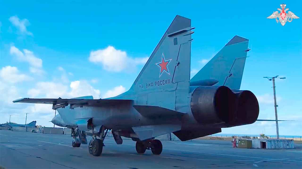 ウクライナ、キンジャール・ミサイルを搭載したMiG-31K戦闘機が使用するロシアの空軍基地を攻撃 - Carro e motos