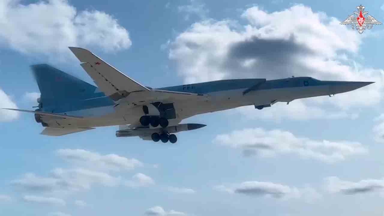 影片：烏克蘭攻擊後，俄羅斯出動 Tu-22M3 轟炸機飛越波羅的海 - TechBreak