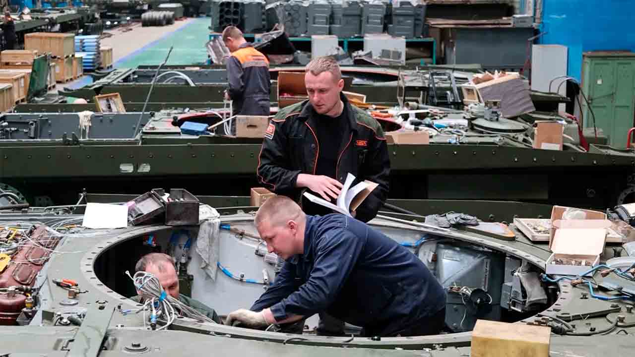 T-80BVM: nuevo lote de tanques modernizados llega a las tropas rusas ...