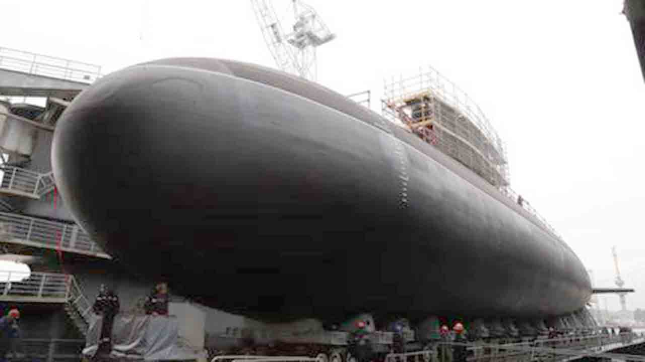 Ubåden “Yakutsk” officielt optaget i den russiske flåde - Carro e motos