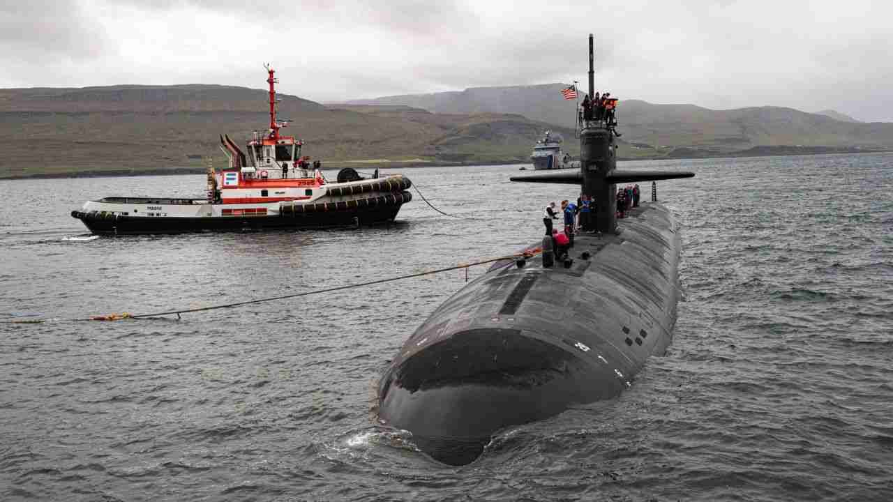 Sous-marin nucléaire américain accoste en Islande pour la première fois ...