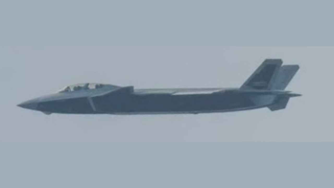 China advances with J-20S: stealth fighter that commands drones in ...