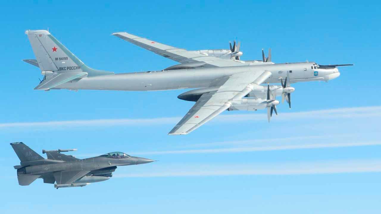 USA Intercepts Russian Bombers Near Alaska Air Defense Zone - Carro e motos