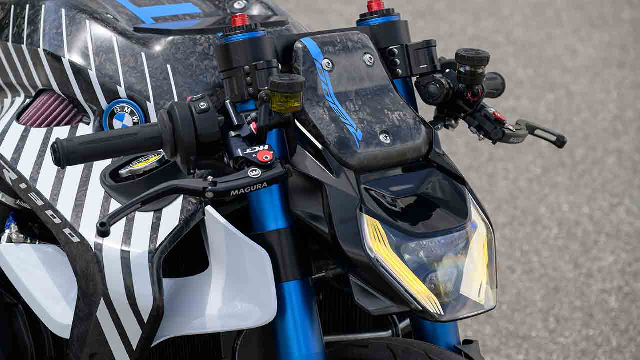 BMW ungkap R 1300 R “TITAN” dengan knalpot Akrapovic dan nitro oksida ...