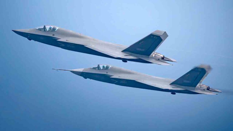 Video: Kinesisk tv afslører ved en fejl serieproduktion af nyt kinesisk ...