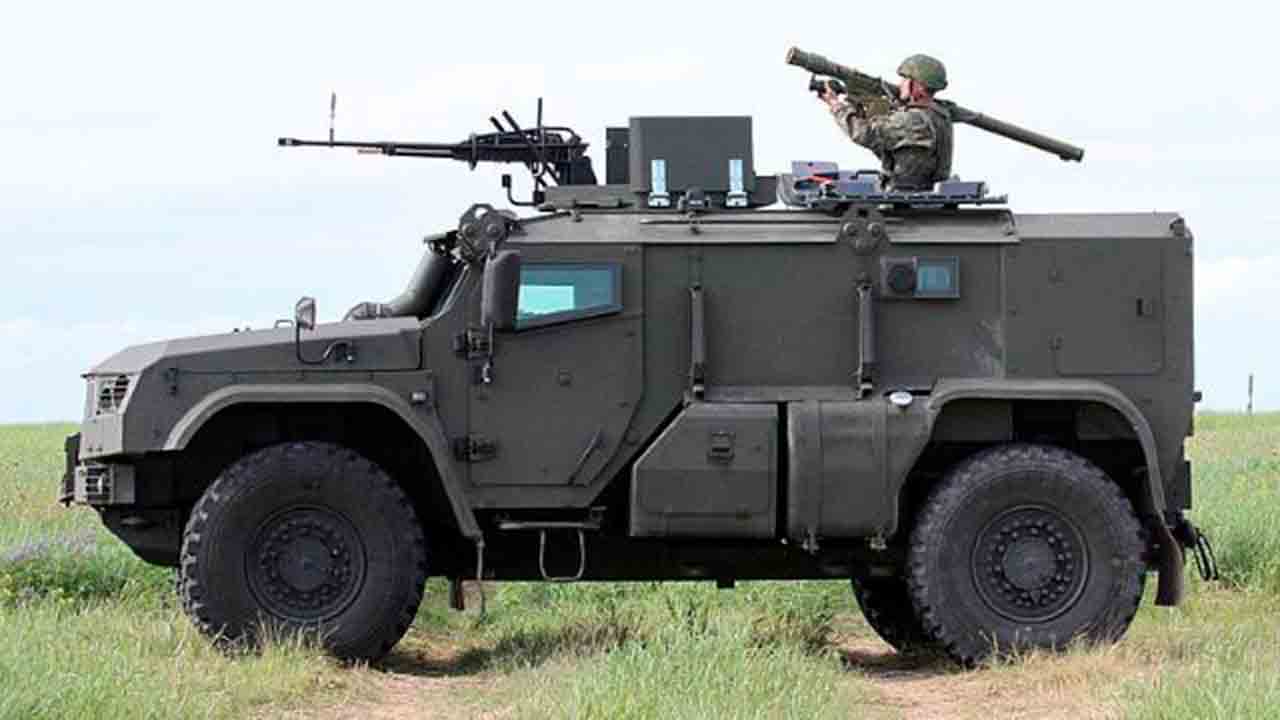 Russland startet Massenproduktion des Luftabwehrfahrzeugs Typhoon-PVO - Carro e motos