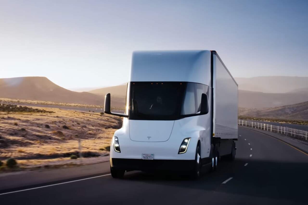 Tesla forventes å starte produksjonen av elektrisk lastebil senere i år ...