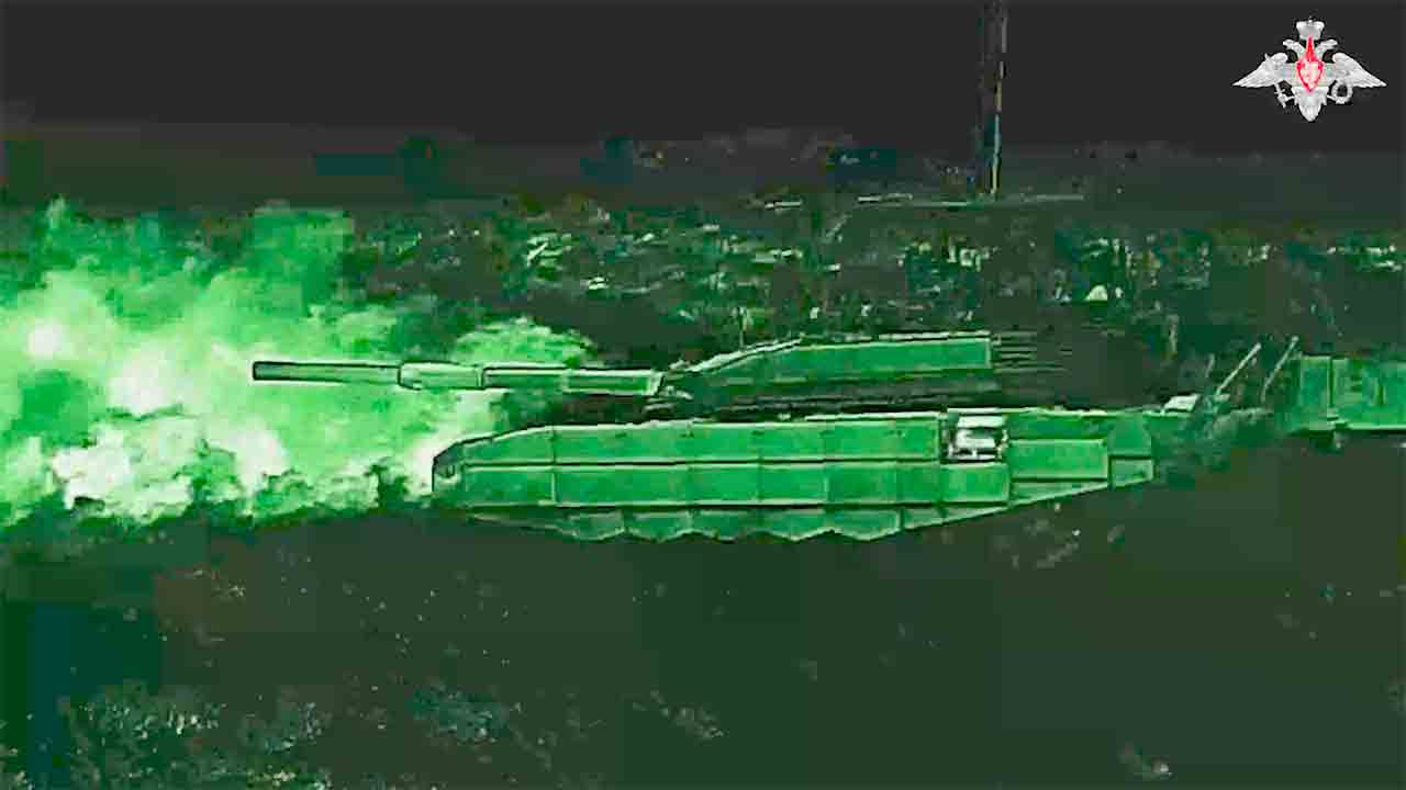 Video: Russland tester ildkraften til T-90M under nattlige skytinger ...