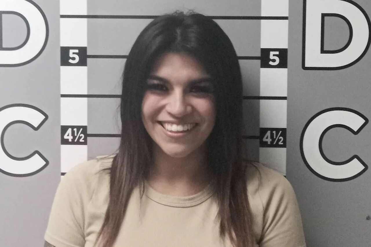 Femme arrêtée après avoir mis du sel dans le moteur de la voiture de son ex-petit ami - Carro e ...