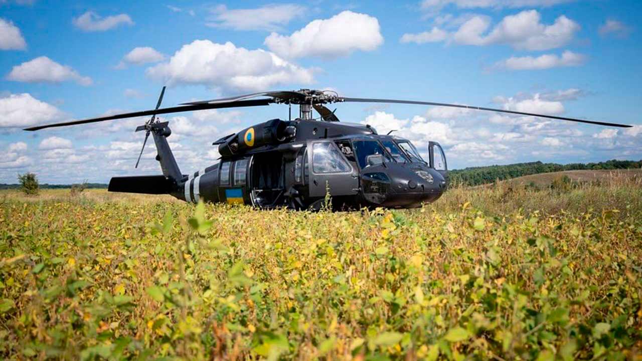 Over 20,000 people raise funds and send UH-60 Black Hawk helicopter to ...