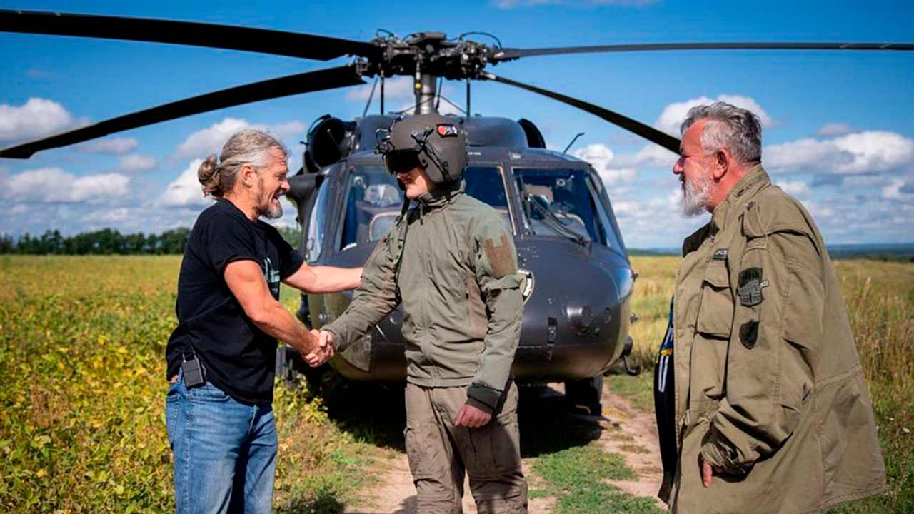 Over 20,000 people raise funds and send UH-60 Black Hawk helicopter to ...