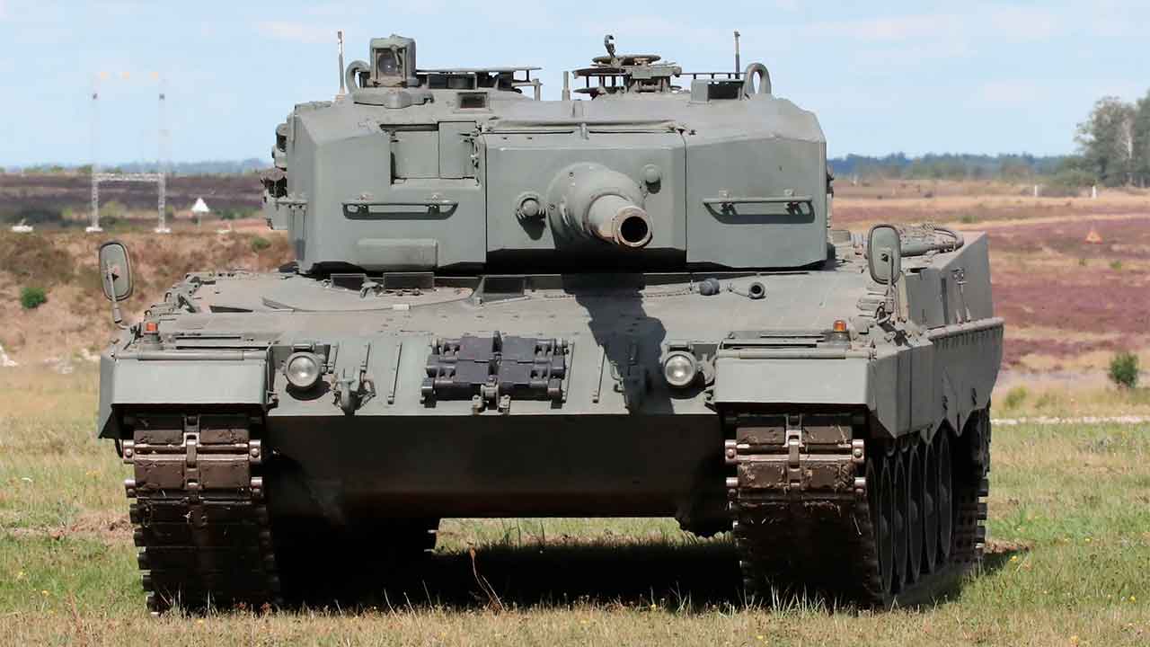 Czech Republic Signs Multi-Million Euro Deal to Maintain Leopard 2A4 Fleet and Recovery Vehicles ...