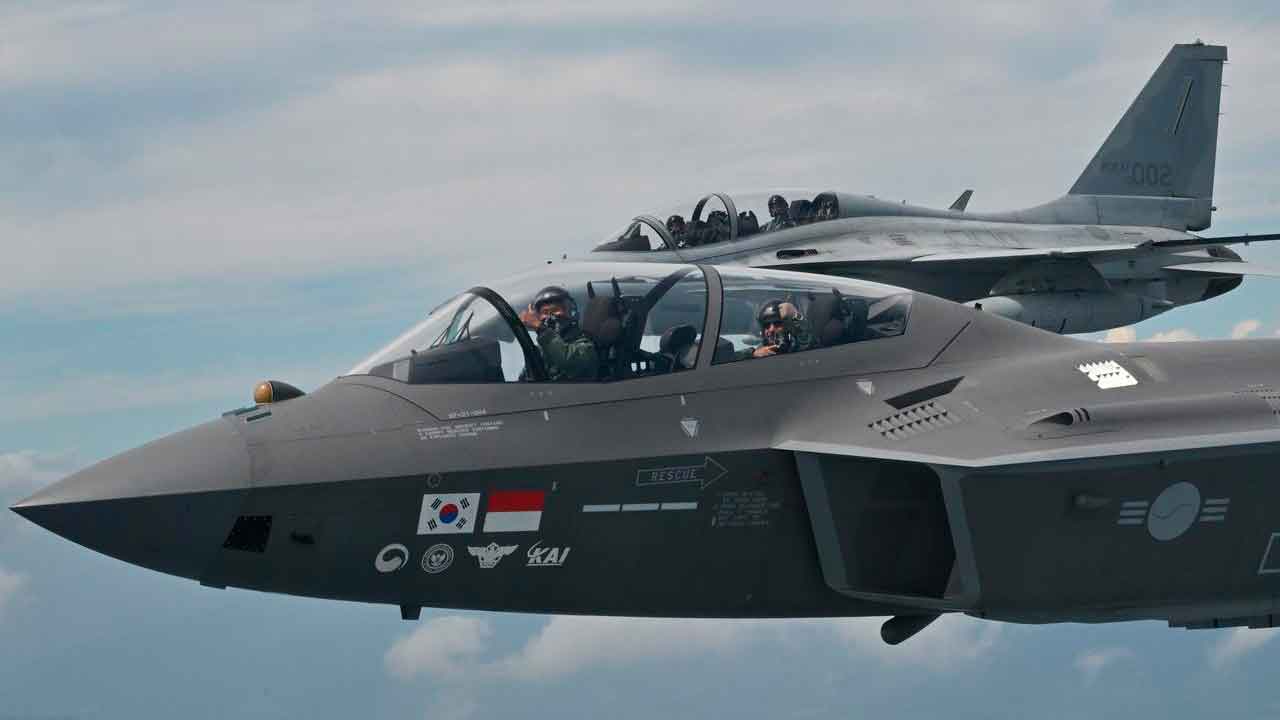 UAE Deputy Minister of Defense Tests South Korean KF-21 Boramae Fighter ...