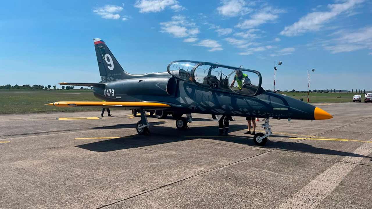 Csehország megkapta az utolsó L-39 Skyfox repülőgépeket az F-35 pilóták kiképzésére - Carro e motos