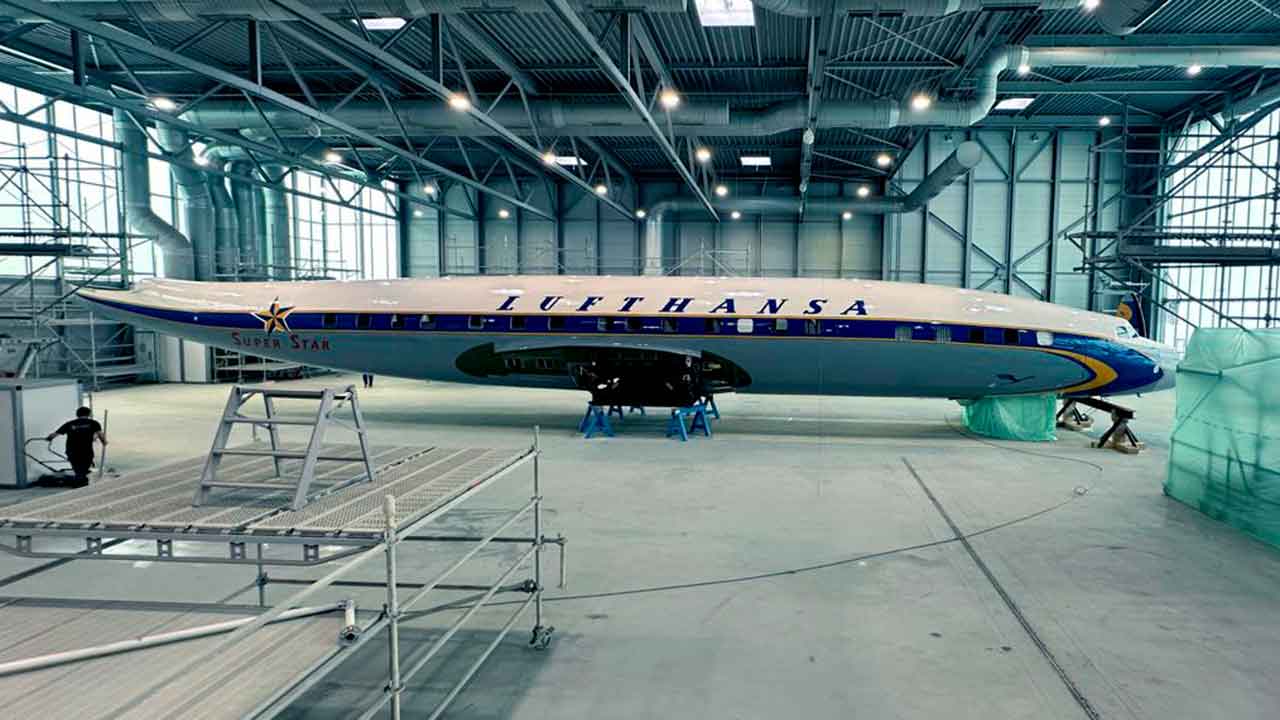 Ikon Tahun 1950-an: Lufthansa Merestorasi Lockheed L-1649A “Super Star ...