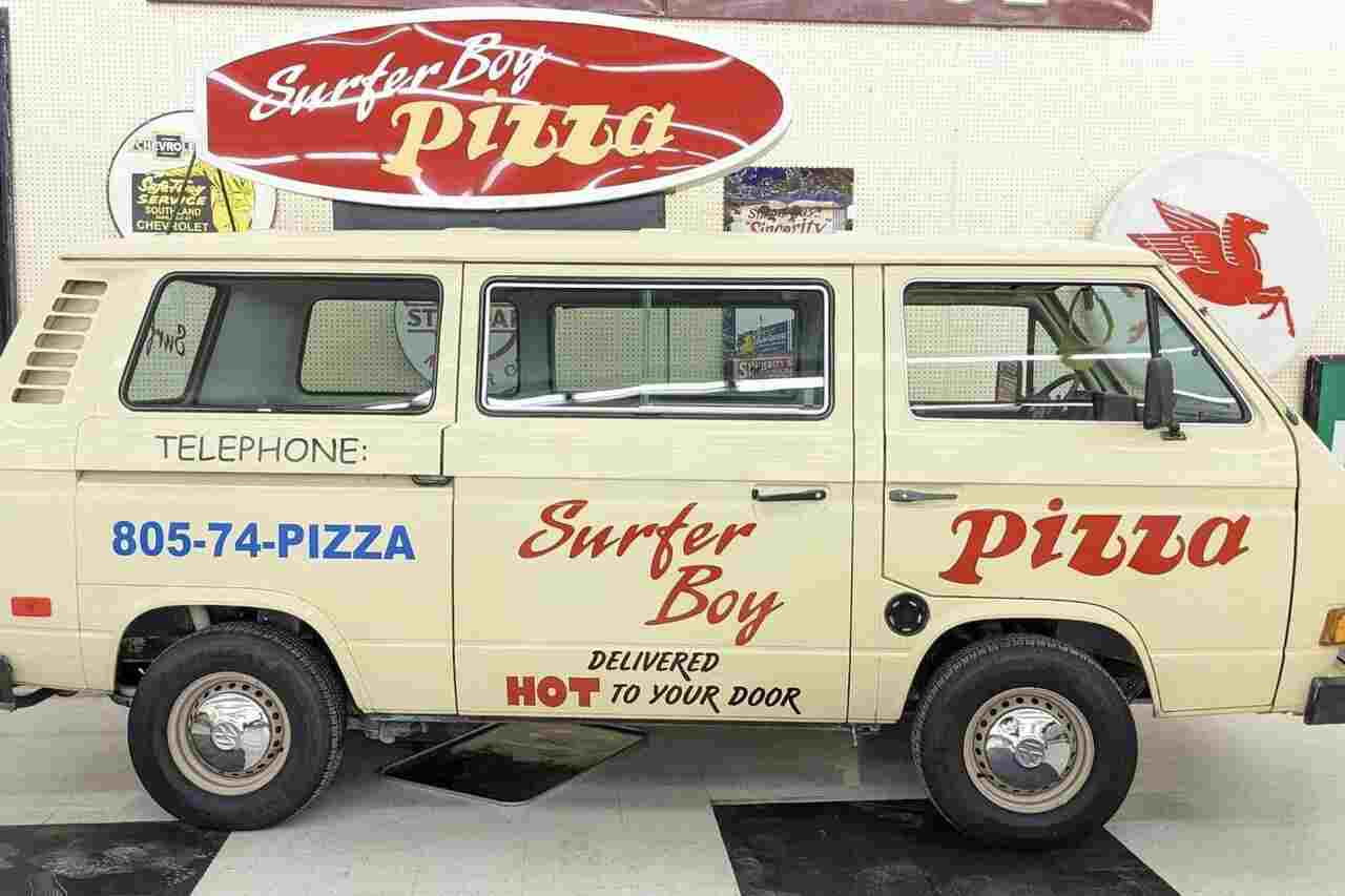 Het Cinema Auto Museum zet tientallen auto's die in klassieke films ...