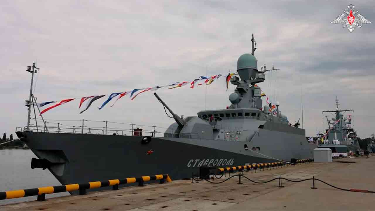 Russia Commissions Three New Warships Amid Naval Losses - Carro e motos