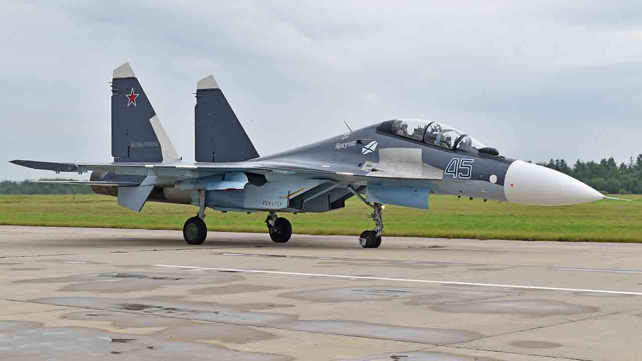 Ukraine ødelægger russisk jagerfly og beskadiger fire andre i droneangreb på Krim - Carro e motos