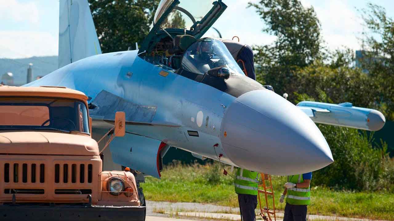 Video: UAC entrega un nuevo lote de cazas Su-35S a la Fuerza Aeroespacial Rusa - Carro e motos