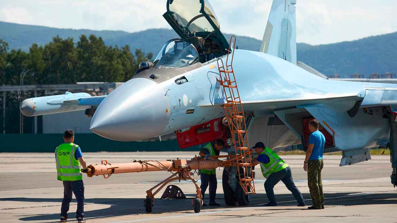 Video: UAC entrega un nuevo lote de cazas Su-35S a la Fuerza Aeroespacial Rusa - Carro e motos