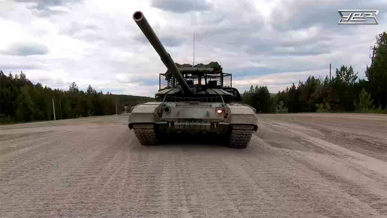 Vídeo: Uralvagonzavod celebra los 52 años de servicio del legendario ...