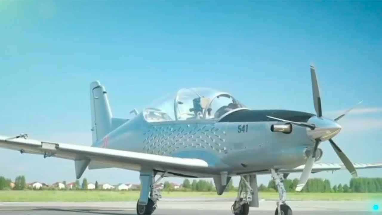 UZGA presents test video of the UTS-800 training aircraft on Russian ...