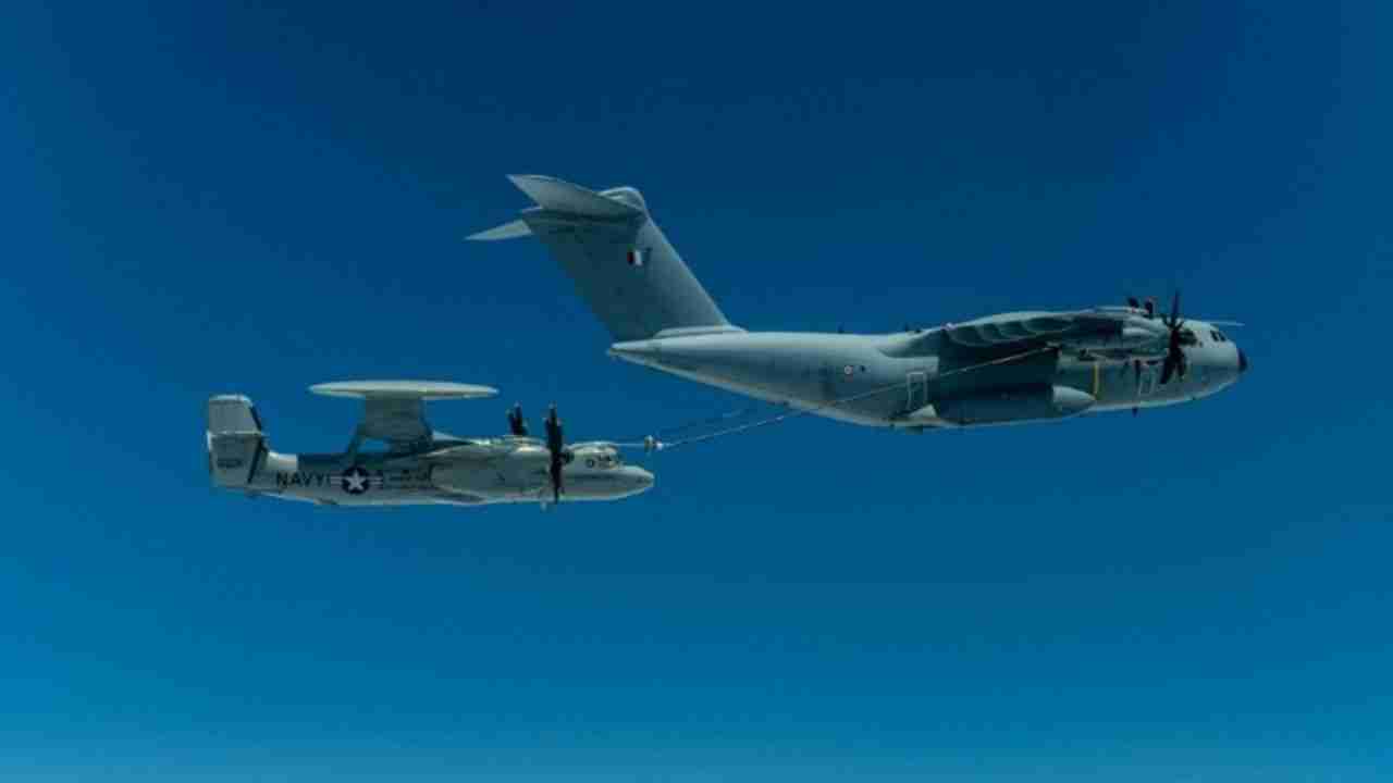 The E-2D Advanced Hawkeye completes aerial refueling tests with French ...