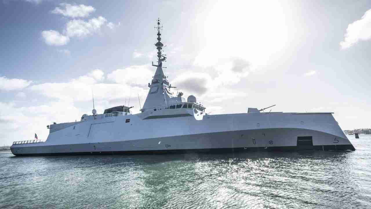 La frégate FDI Amiral Ronarc’h entre en service à Brest et renforce les ...